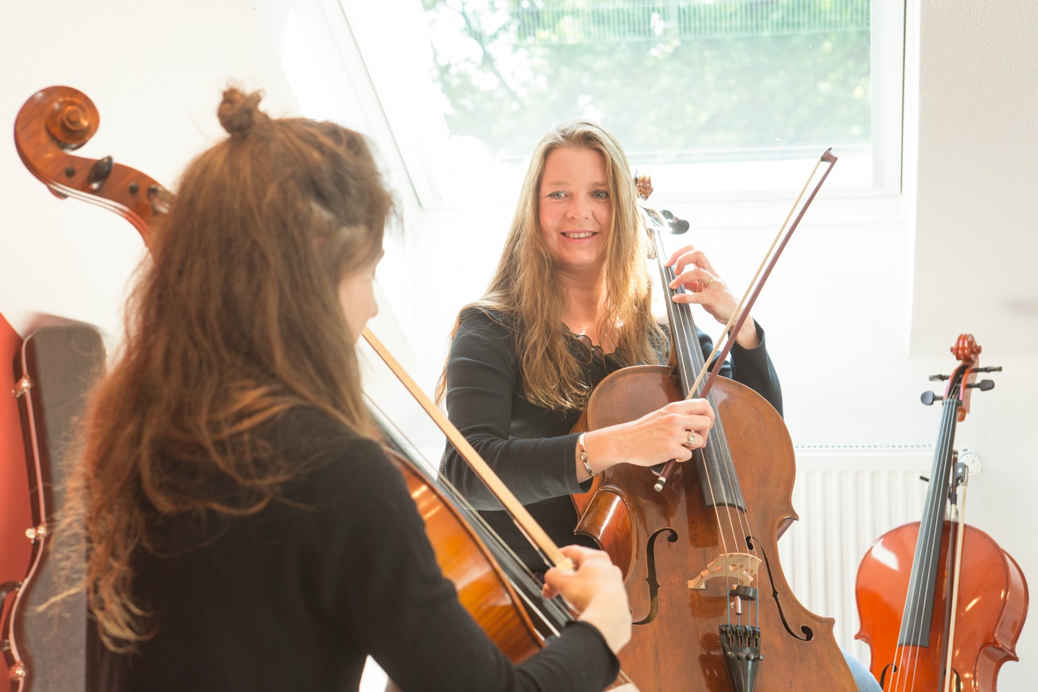 Unterricht in Gitarre und Violoncello von Nina Willuhn